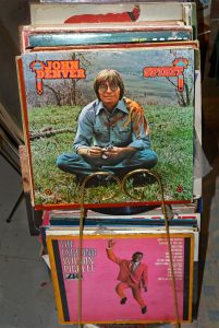 John Denver dook vanaf 150 meter steil naar beneden - KIJK Magazine