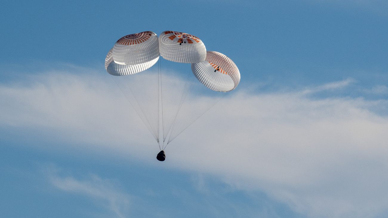 Astronauten die negen maanden ‘vastzaten’ in ISS zijn geland op aarde ...